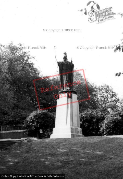 Photo of Morley, Scatcherd Park, War Memorial c.1965